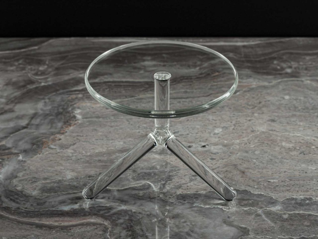 Tripod Glass Plate Designed for Pastry Chefs and Food Designers.